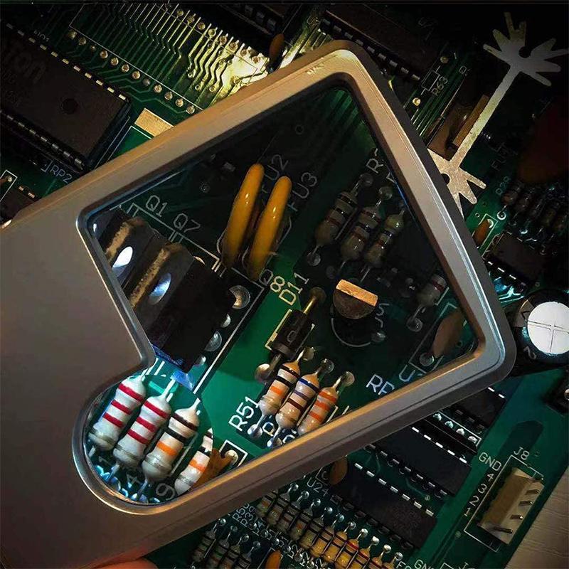 Lupa tipo tarjeta LED para lectura – Smuksted